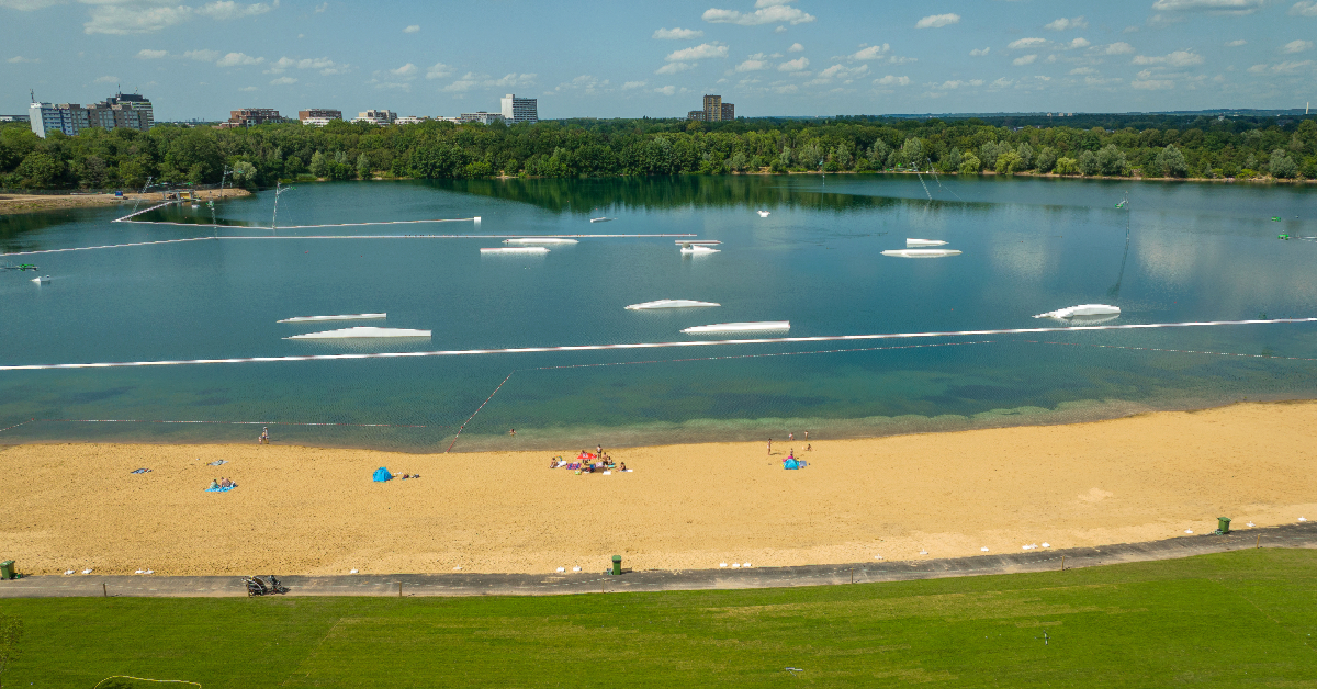 200 Meter Strand, klares Wasser: So sieht Kölns Strandbad am Rather See aus