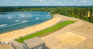 200 Meter Strand, klares Wasser: So sieht Kölns Strandbad am Rather See aus
